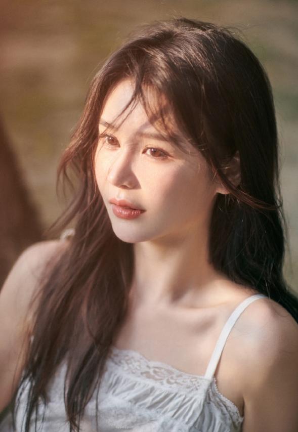 Wang Jing appeared in the hotel and was suspected of being locked in the room card by a ...