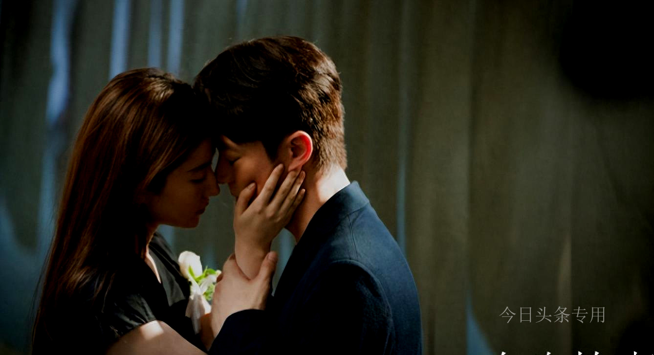 The atmosphere of the kiss scene between Liu Yifei and Peng Guanying in "Rose Story" is so silly ...