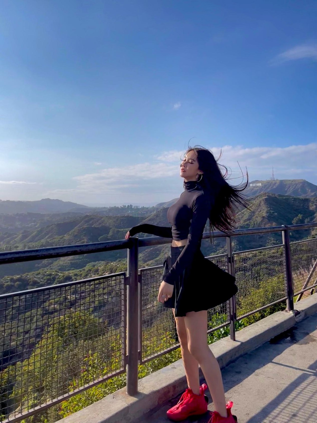 Zhou Ling'an's recent status: 35-year-old hot body, 17 years older than ...