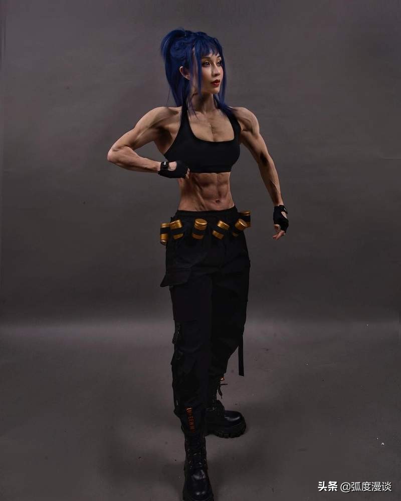 Yuan Herong cos King of Fighters Mary, staged a live-action version of ...