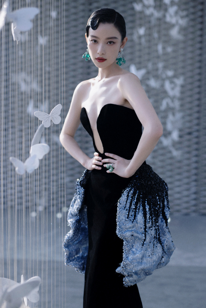 "Jade Gate to the West" 01: Is this drama more like "Ghost Blowing the ...