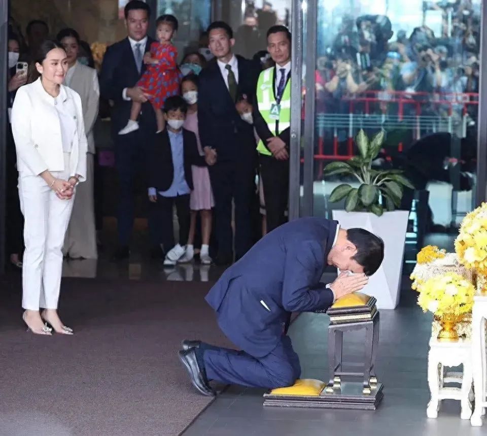 The royal pardon of former Thai Prime Minister Thaksin Shinawatra: A ...