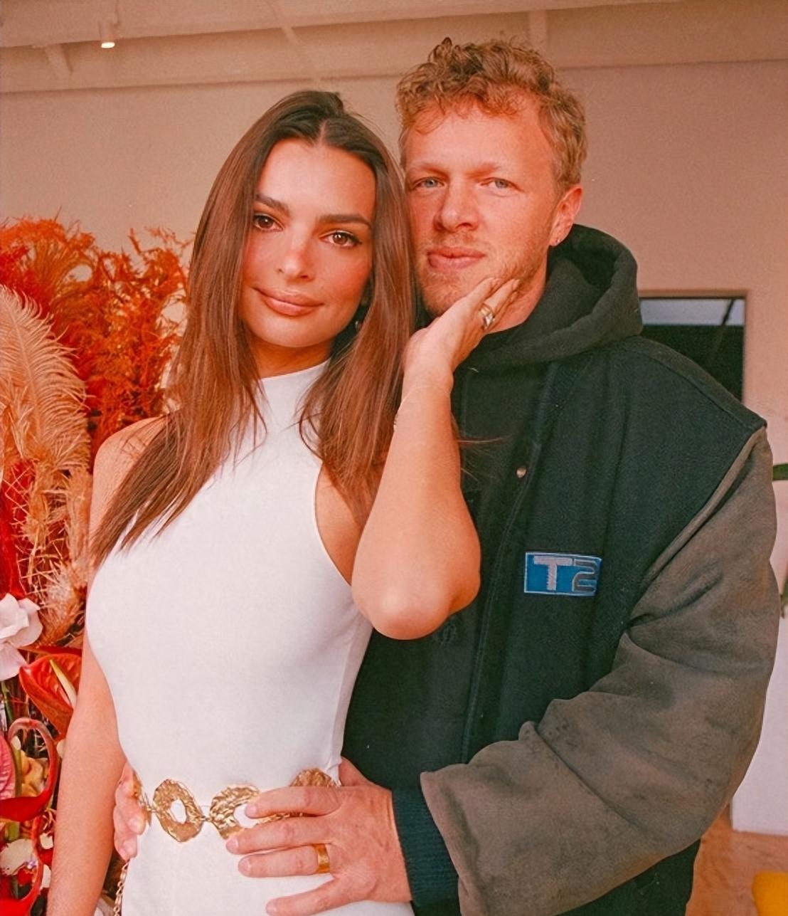 Hollywood's first breast model divorced? Flash marriage gave birth to a ...