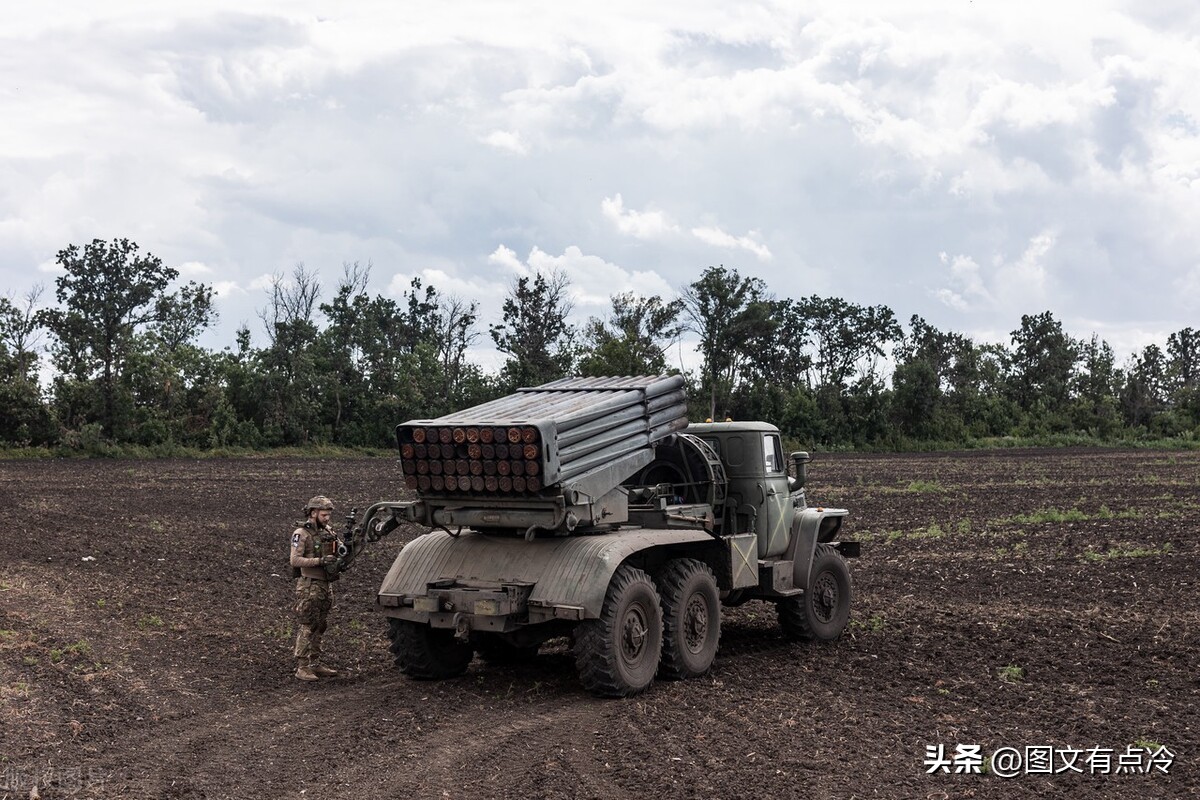 The Russian army continued to attack the ammunition depot of the ...