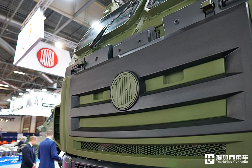 8x8 drive with armored bulletproof cab, Tatra Phoenix Phoenix military ...