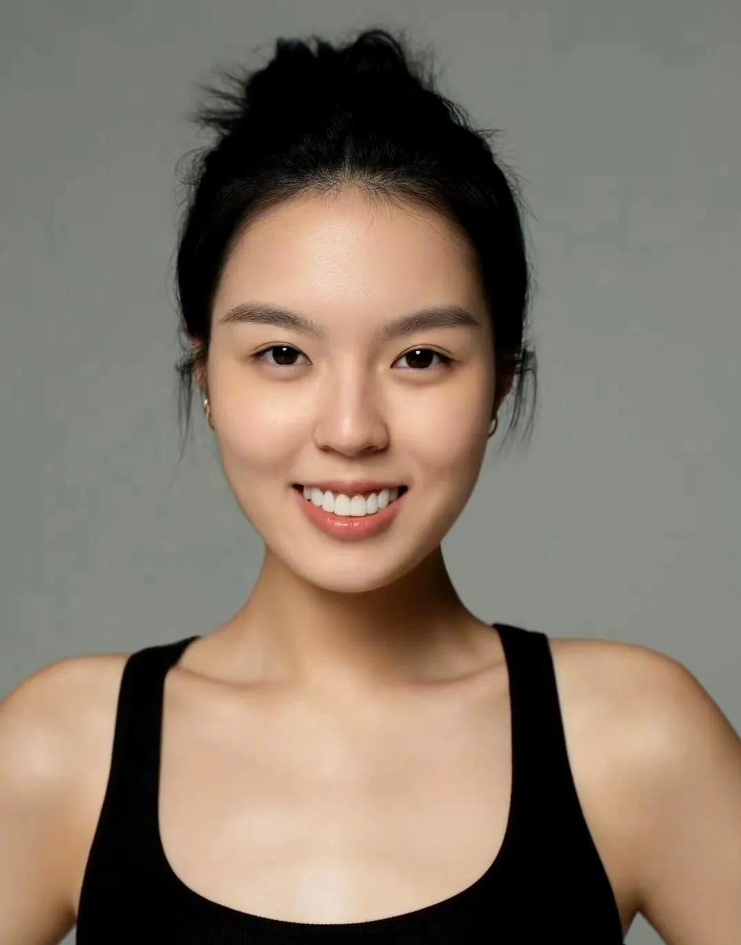 Li Yong's 21-year-old daughter Fatimai announced her debut! Ha Wen ...