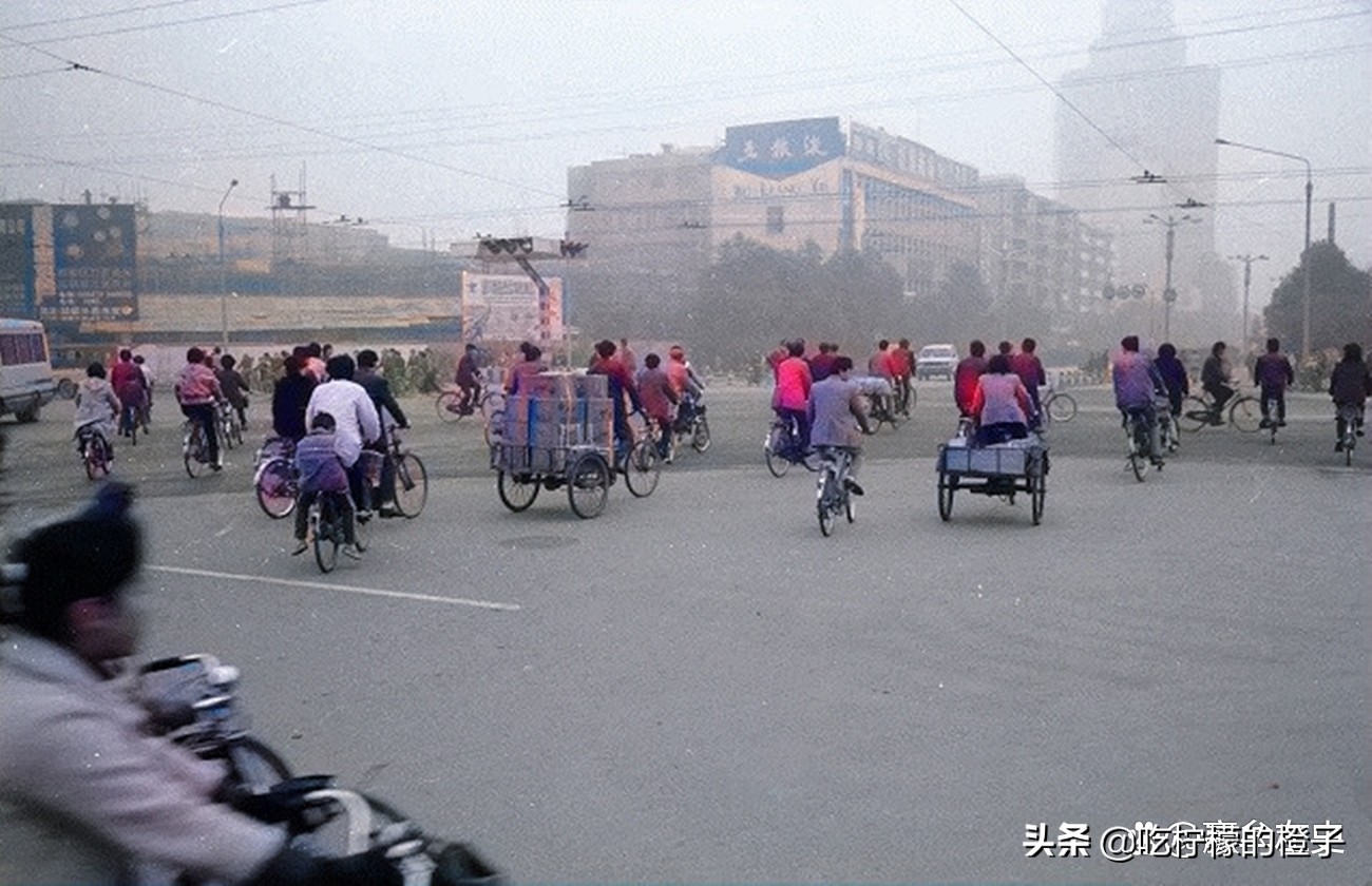 Old photo: Chengdu in 1990, a city full of fireworks in the eyes of a ...