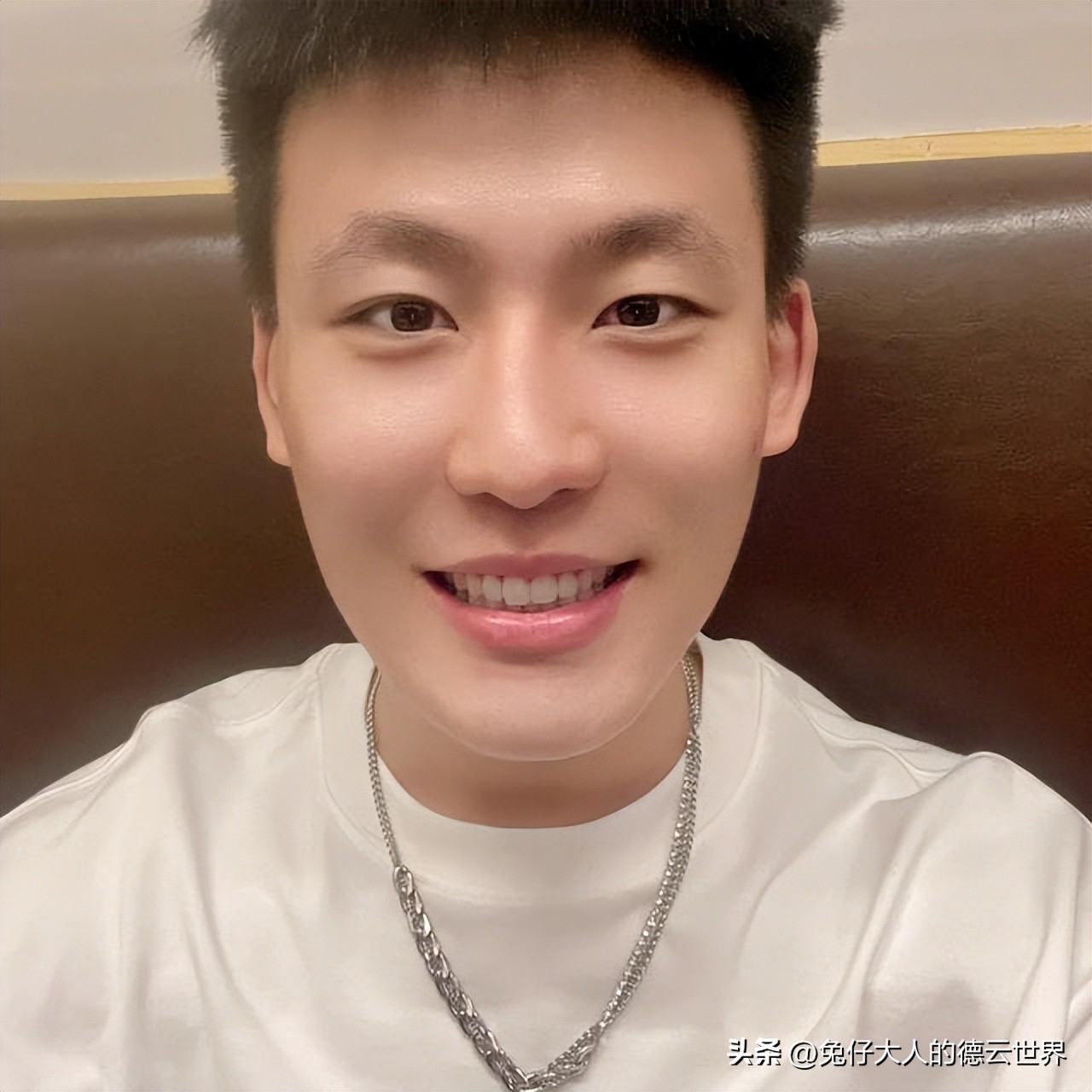 Gao Feng's apprentice directs and acts in the opposite role, and his handsome image is highly ...