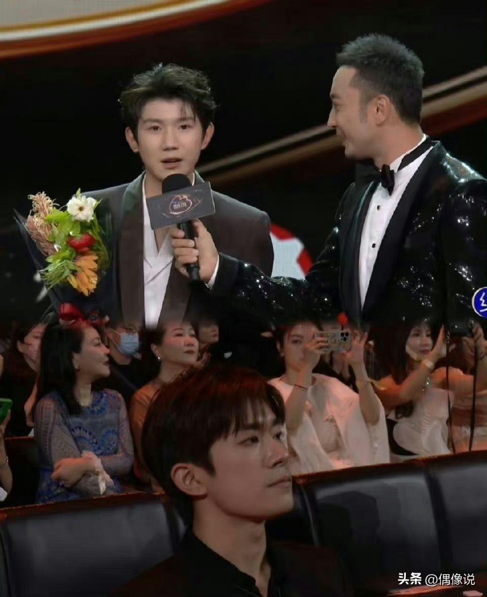 Three regrettable images of Weibo night: TFBOYS did not fit together ...