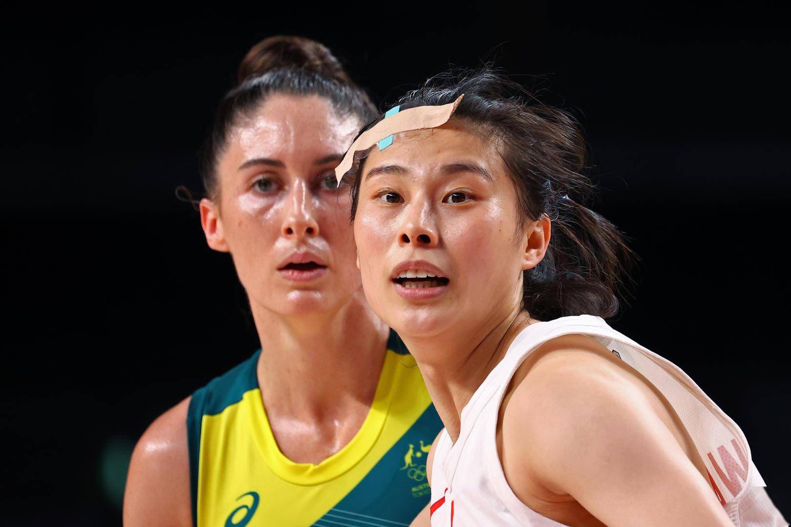 After the Chinese Women's Basketball VS Lebanon match, Zheng Wei ...