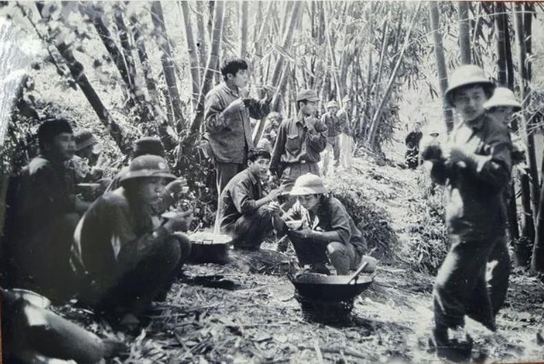 During the ten-year Sino-Vietnamese war, the Vietnamese army always believed that offense is the ...