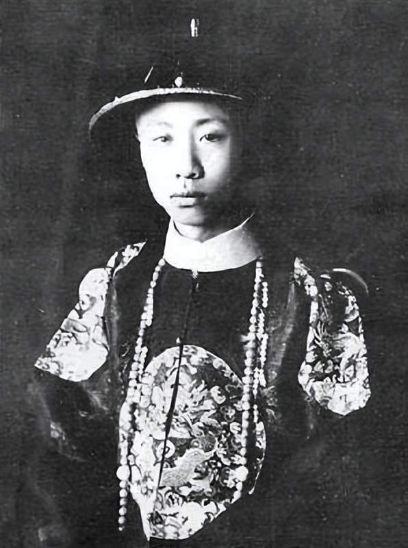 Puyi passed away in 1967, how should he be buried? Premier Zhou's ...