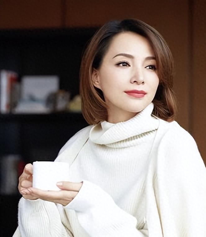 Dong Qing, 49, has changed a lot and her hair is thinning. - iMedia