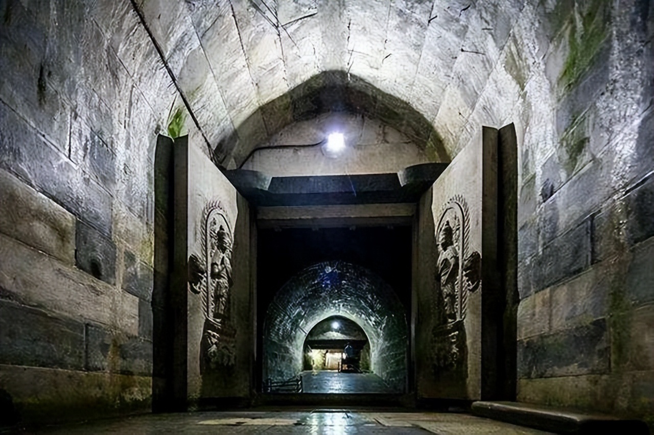 It is indeed the mausoleum of Zhu Yuanzhang's son. The underground ...