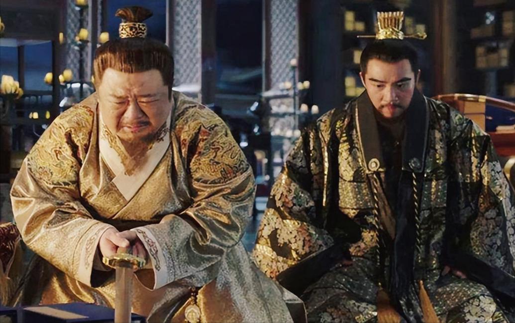 Emperor Yongle's first couplet: The lights are bright and the moon is ...