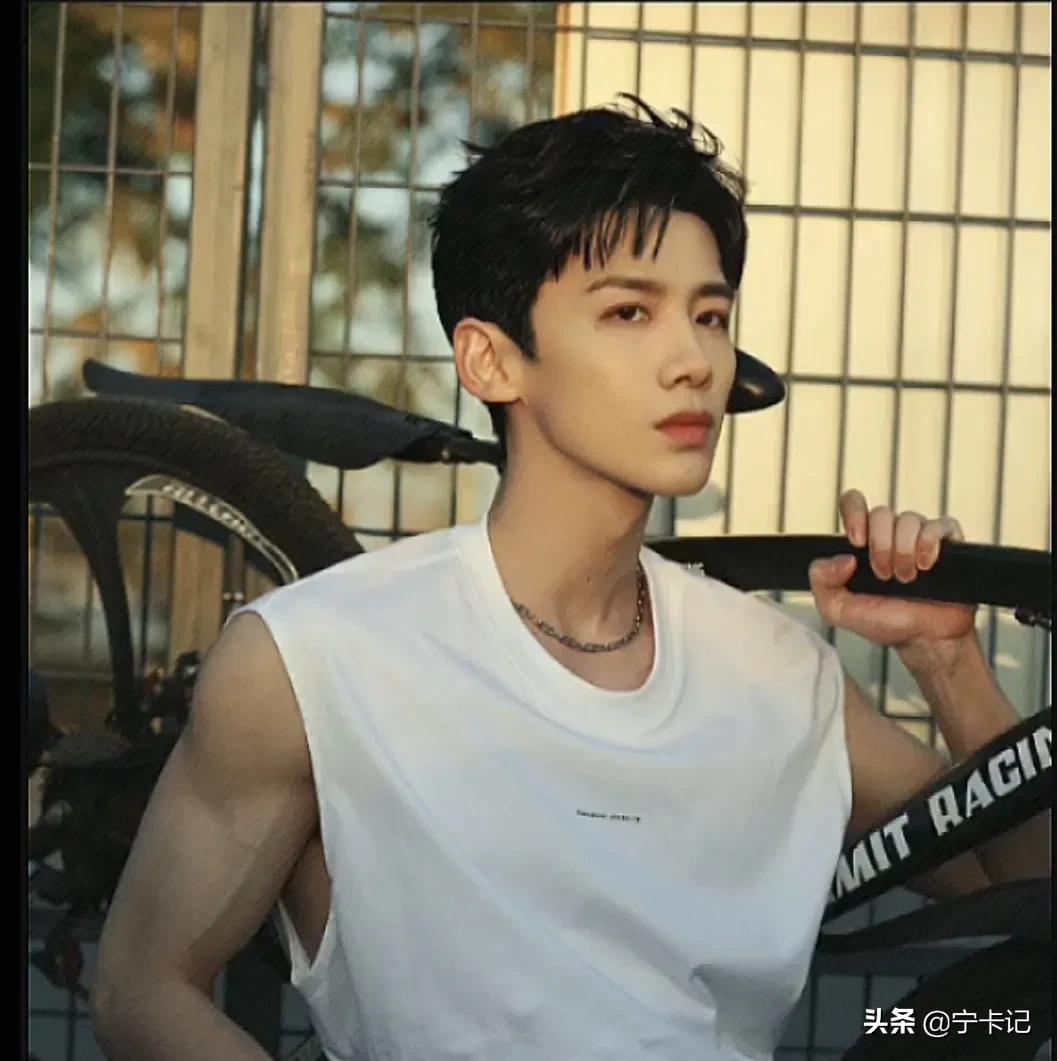 Bai Jingting - a master of reasoning and fashionista - iNEWS