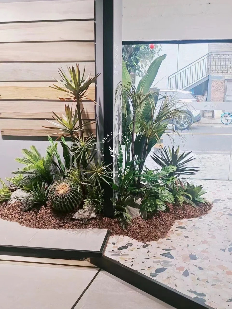 It can also give people a bright simulated plant landscaping - iNEWS