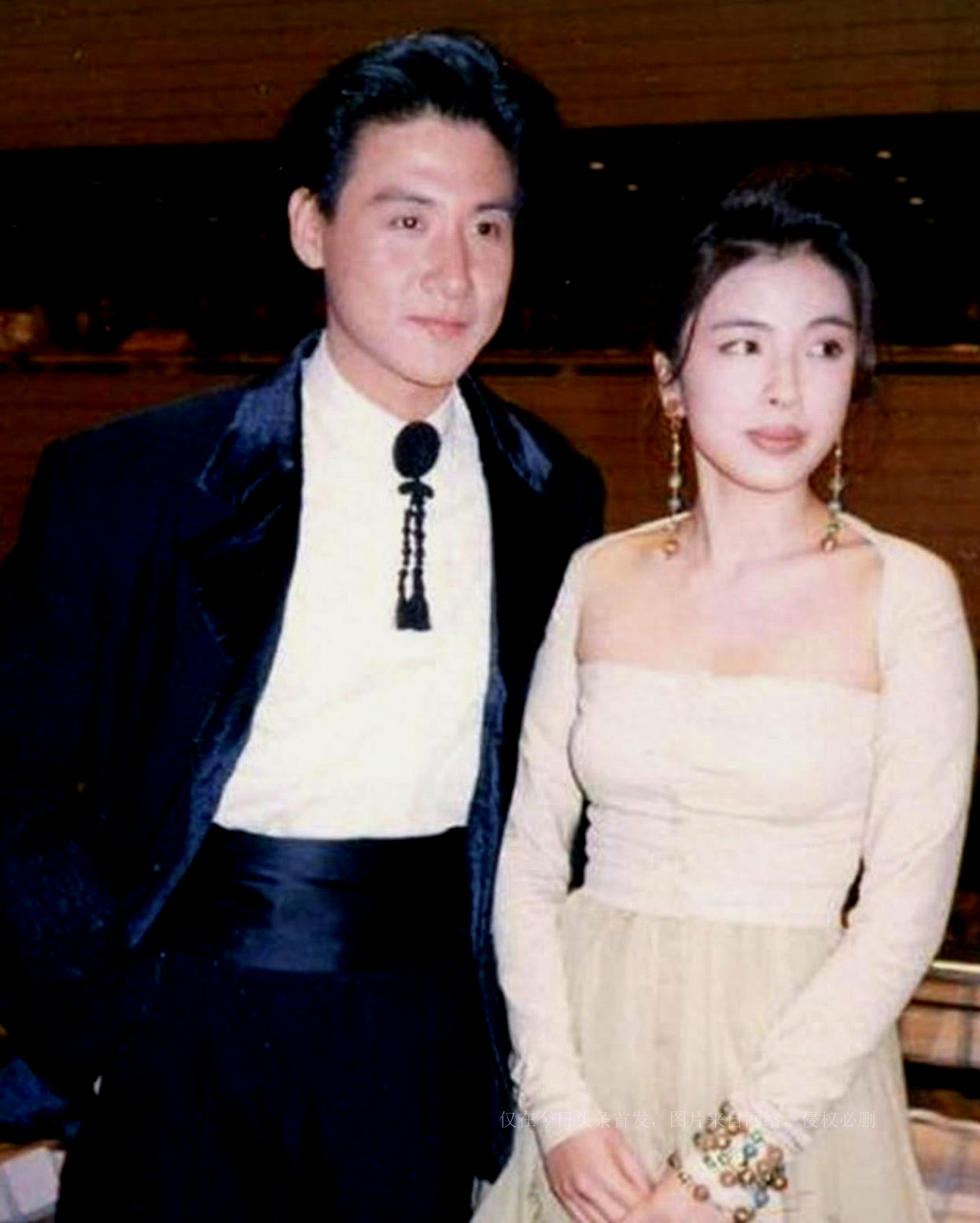 Jacky Cheung's 17-year-old daughter appeared and held an art exhibition ...