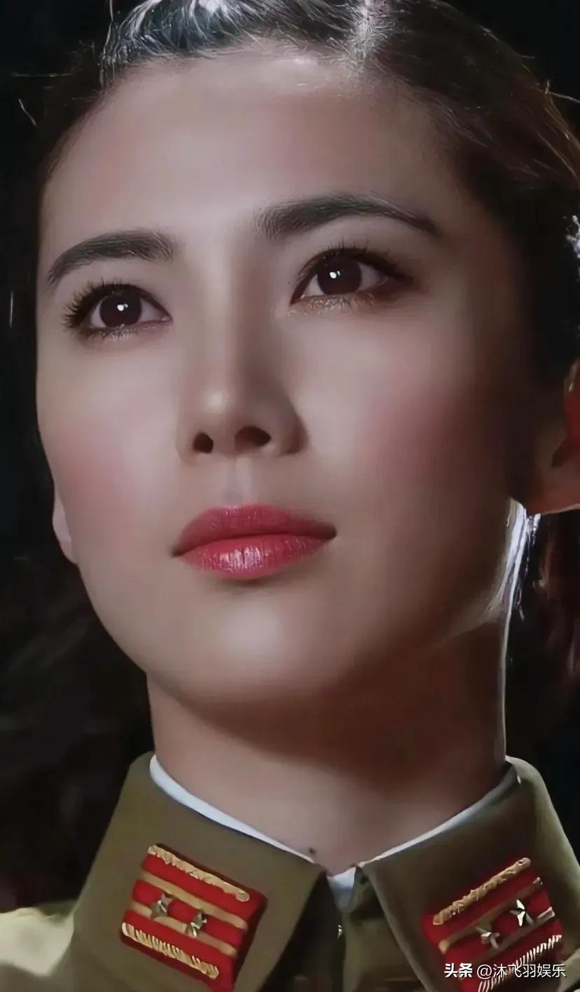 Wang Ke is very attractive in cheongsam, but even more beautiful in military uniform - iNEWS