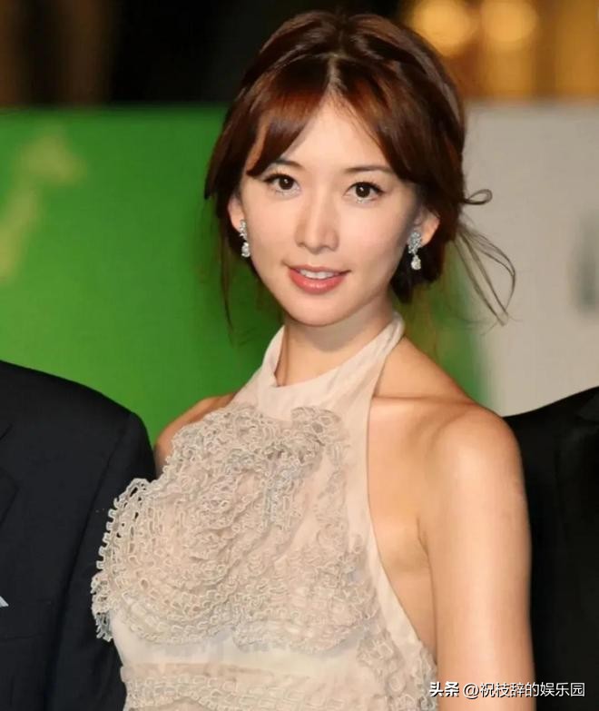 Lin Chiling appeared in a Japanese variety show as a maid, looking down ...