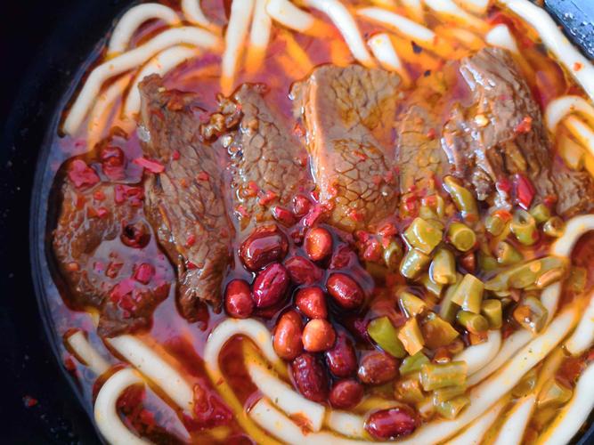 Hunan-style snack rice noodles shredded pork, refreshing and light ...
