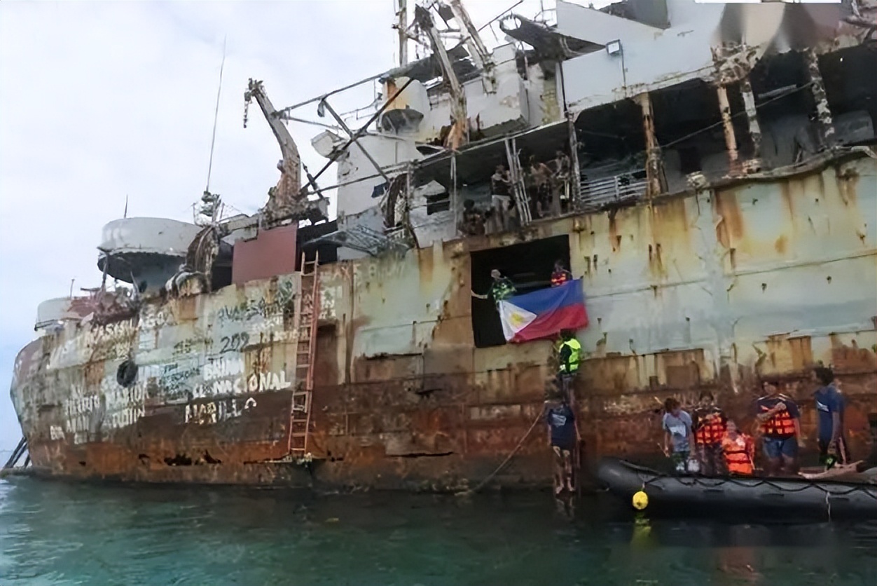 A "7 vs. 2" battle was staged on Ren'ai Reef, with Chinese Coast Guard ...