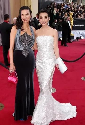 Wendi Deng: Invited Li Bingbing and others to dinner in Shanghai, but ...