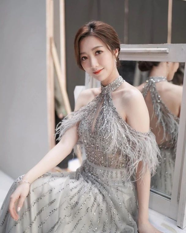 Miss Hong Kong's He Yiting won the big prize and bought a new car to ...