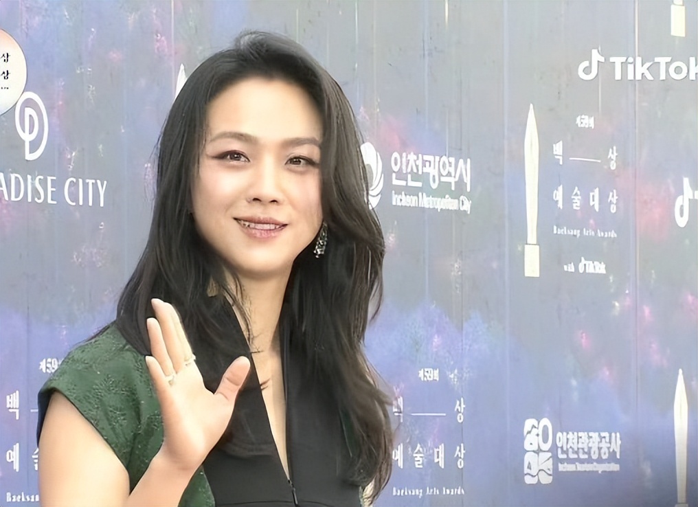 Tang Wei was so excited to receive the award after the second film of ...