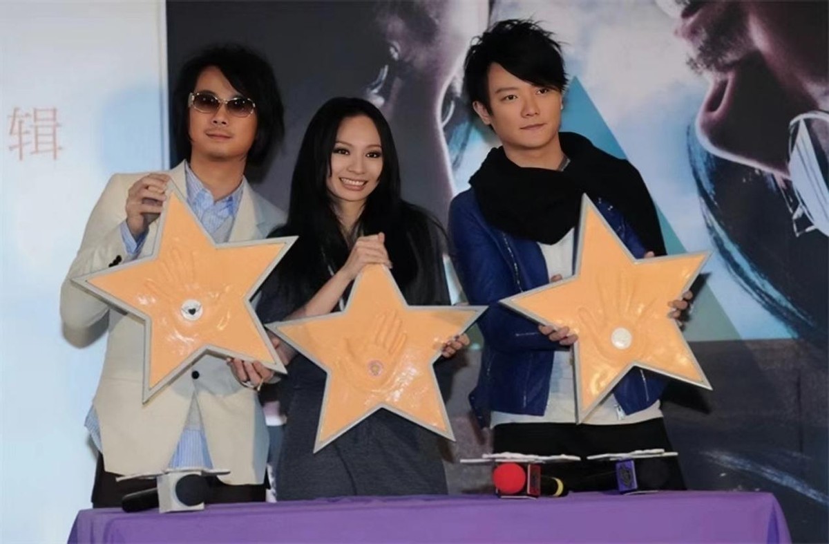 Zhan Wenting, the lead singer who was kicked out by Feier Band, finally ...