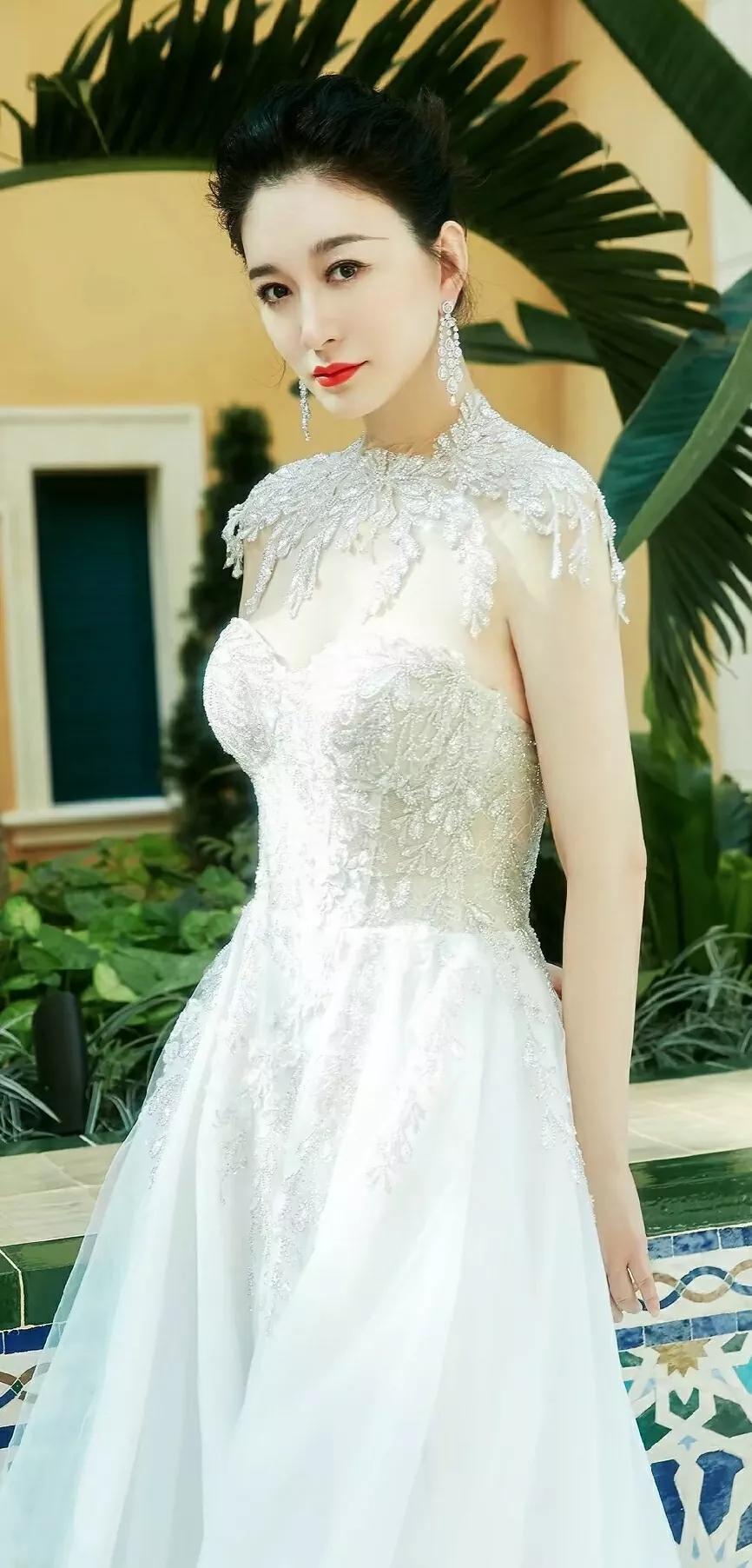 The mature and proud Li Xiaoran - iNEWS