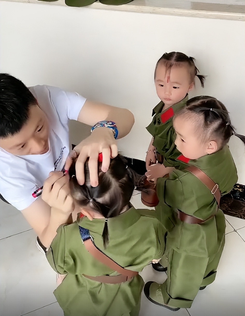 The three daughters of the Hu family: the "most harmonious" triplets on ...