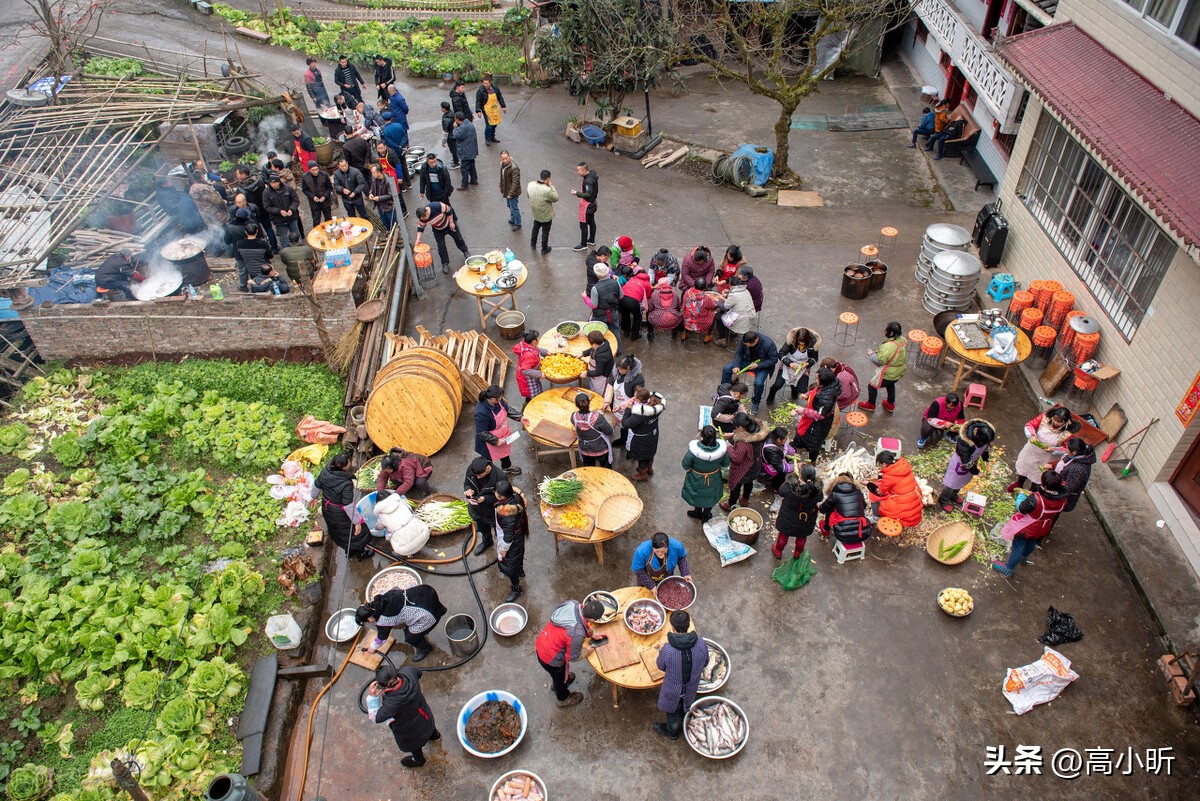 The ancestors said, "Three images in the kitchen, wealth comes and ...