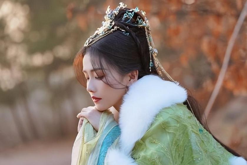 Zhao Lusi's new makeup has changed from the previous style, and ...