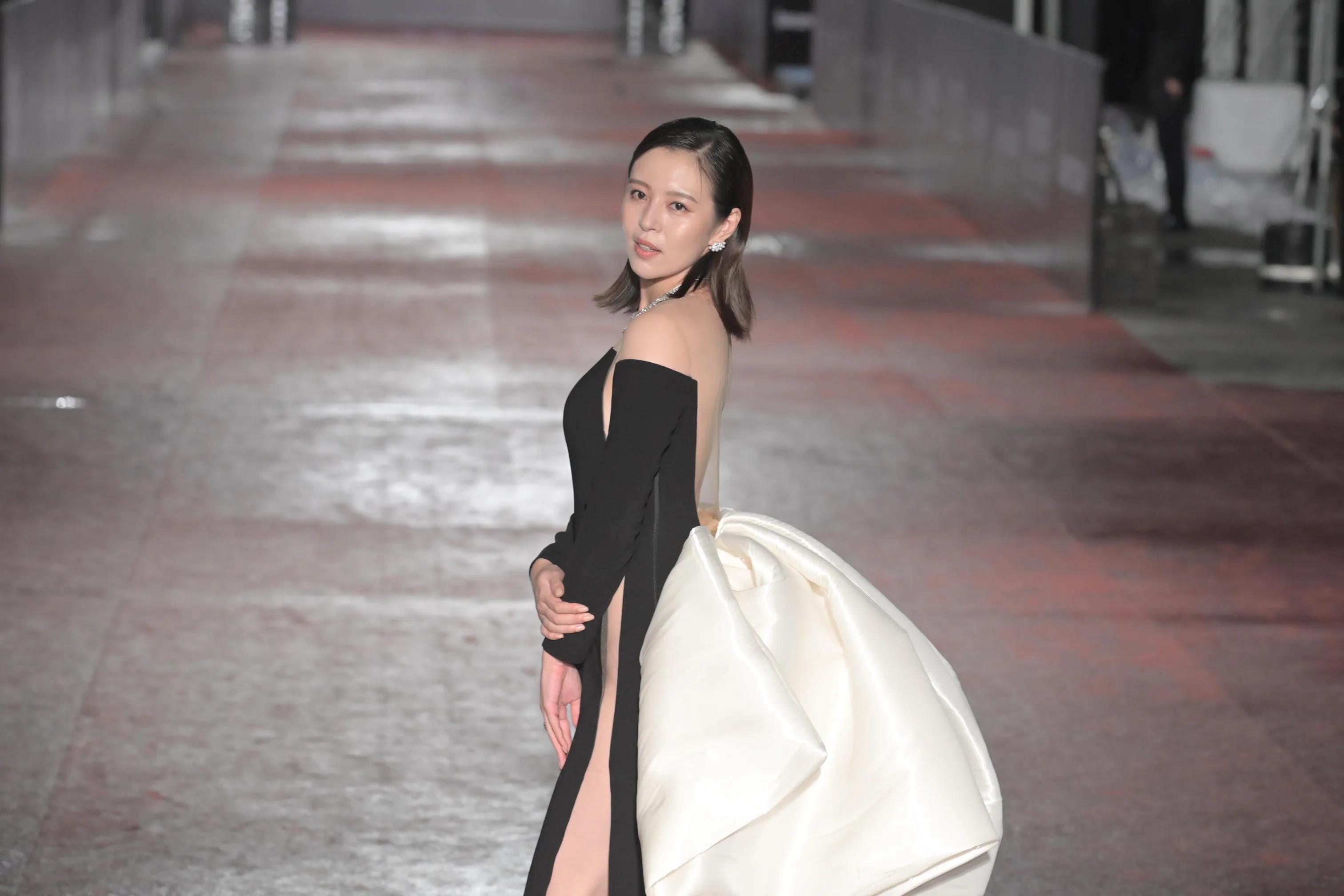 Liu Pinyan's red carpet styling exposure - iNEWS