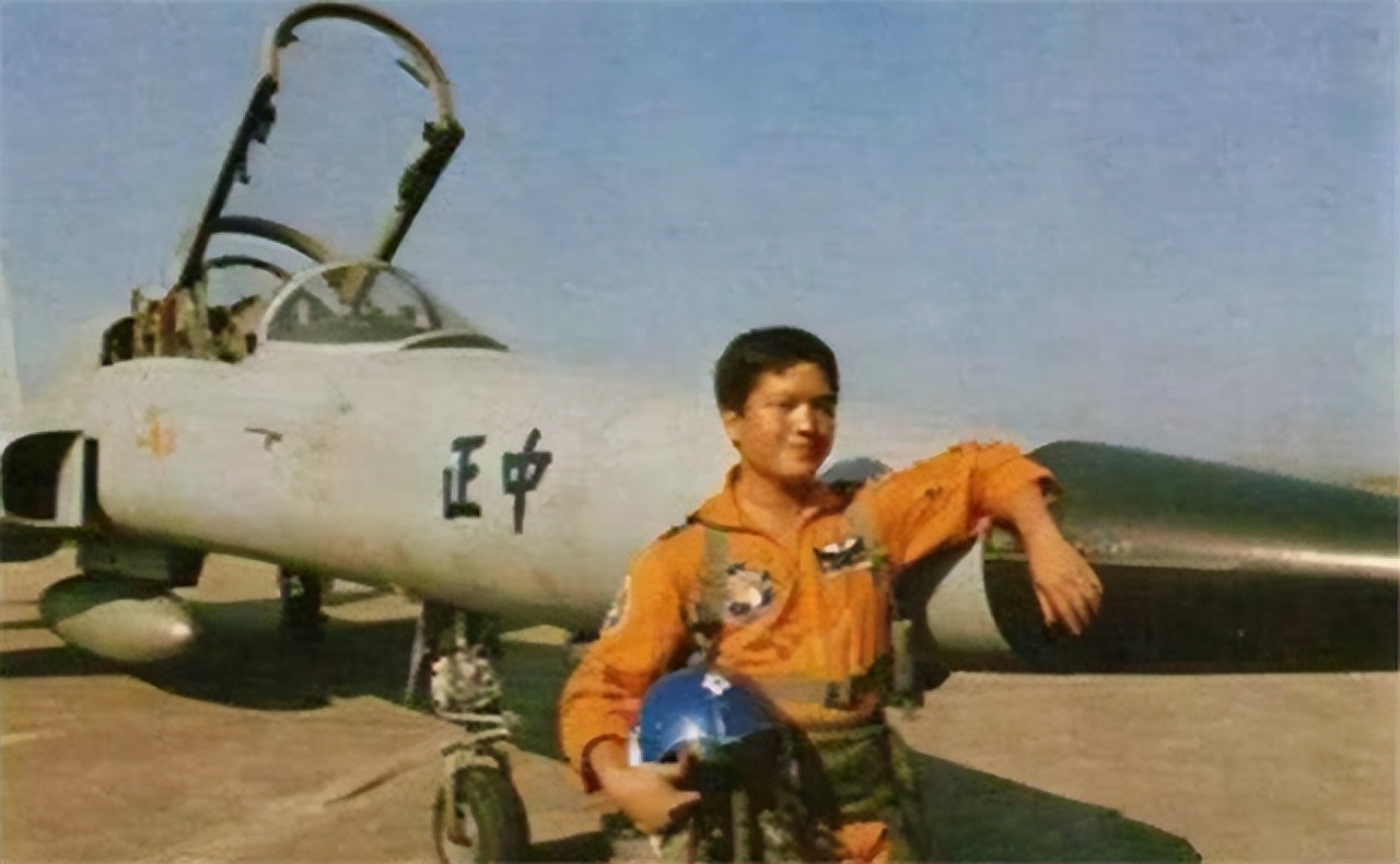 In 1989, Lin Xianshun piloted a plane uprising and returned to the ...