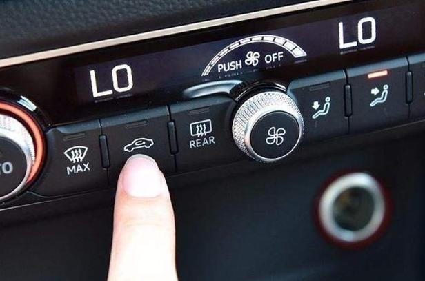 The windshield of the car is fogged, should the inner circulation or ...