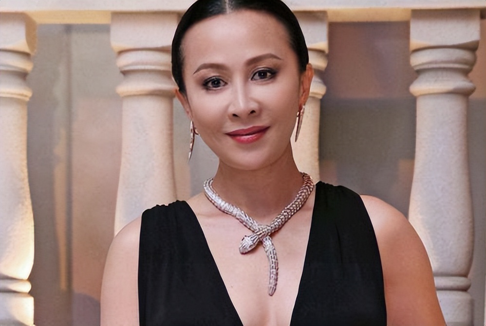 Carina Lau ran without makeup in the morning, and was photographed by netizens to expose her ...