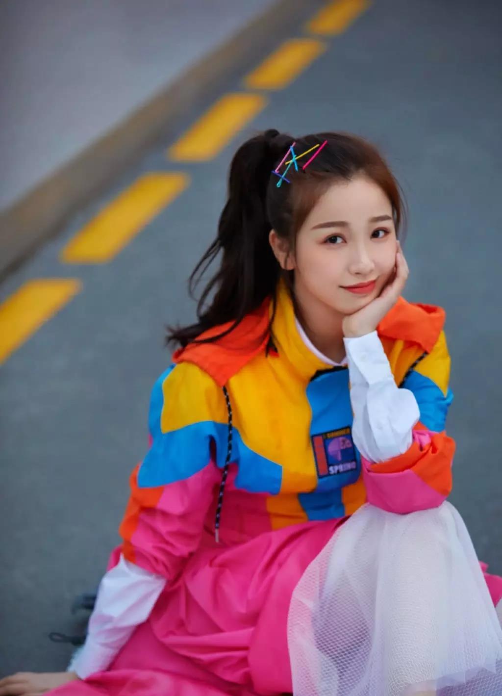 Miss Yu Shuxin has a variety of looks. In addition to being cute on ...