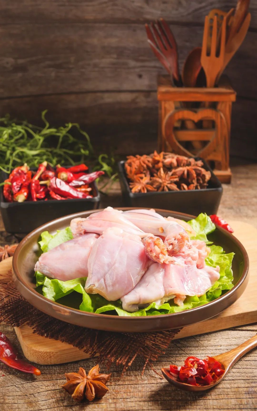 This tender meat, spicy and sour "Pickled Pepper Frog" is delicious to ...