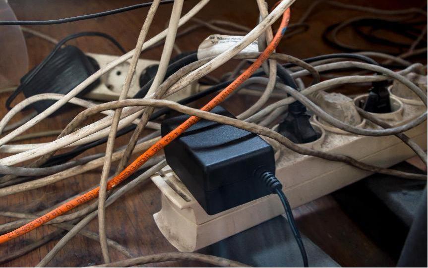 Away from "contaminated and conductive" sockets that are not afraid of ...