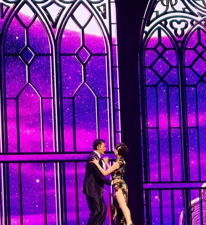 Both are 62 years old. Watching the concerts of Andy Lau and Jacky ...