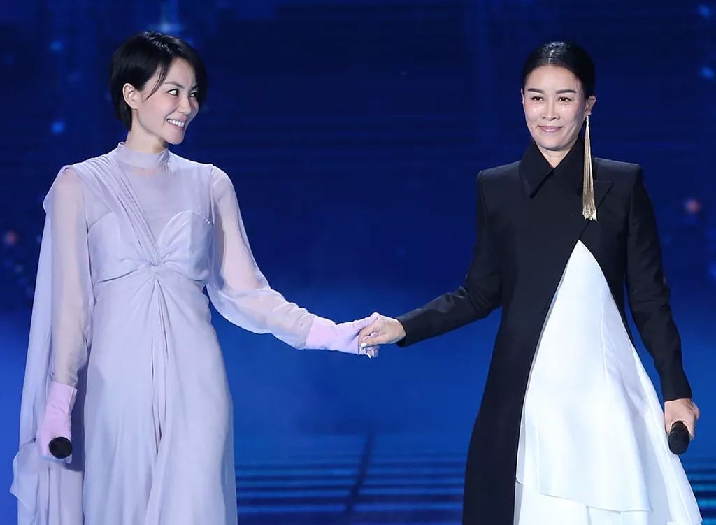 To objectively evaluate Coco Lee's status in the music scene, the ...