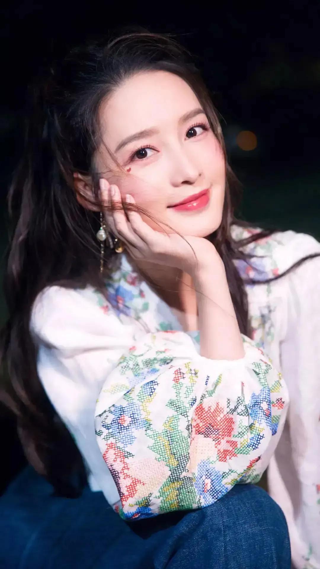 Li Qin Photo Album - iNEWS