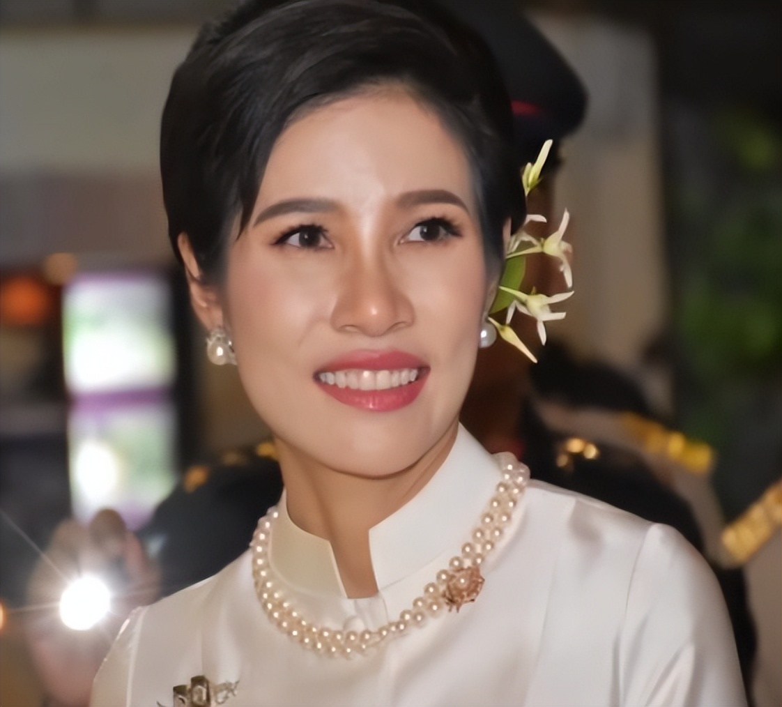 Sinina struggled for favor and regretted that she missed the favor and ...