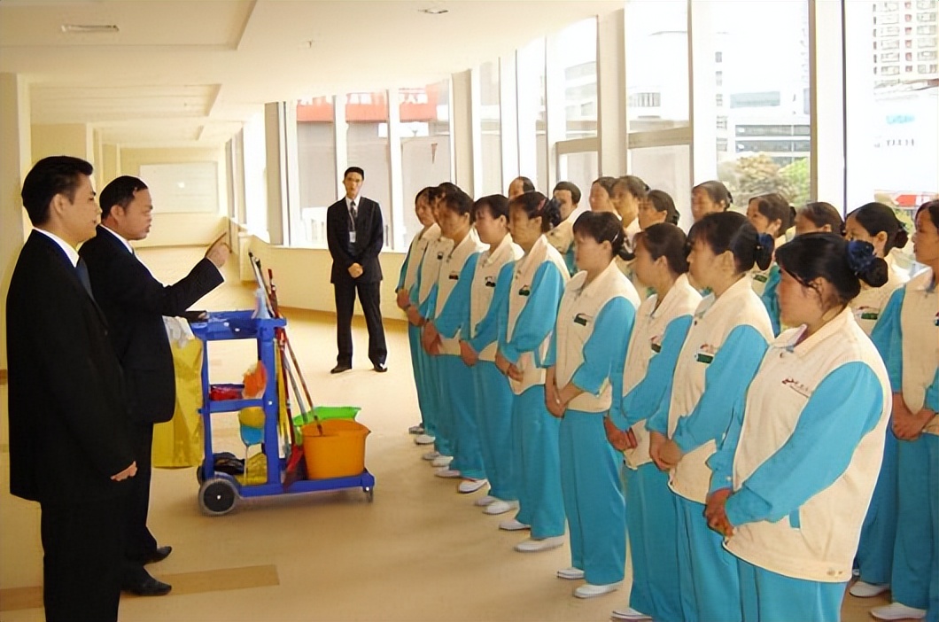 Unmissable Cleaning Equipment – Early Morning Rain Sweeper - iNEWS