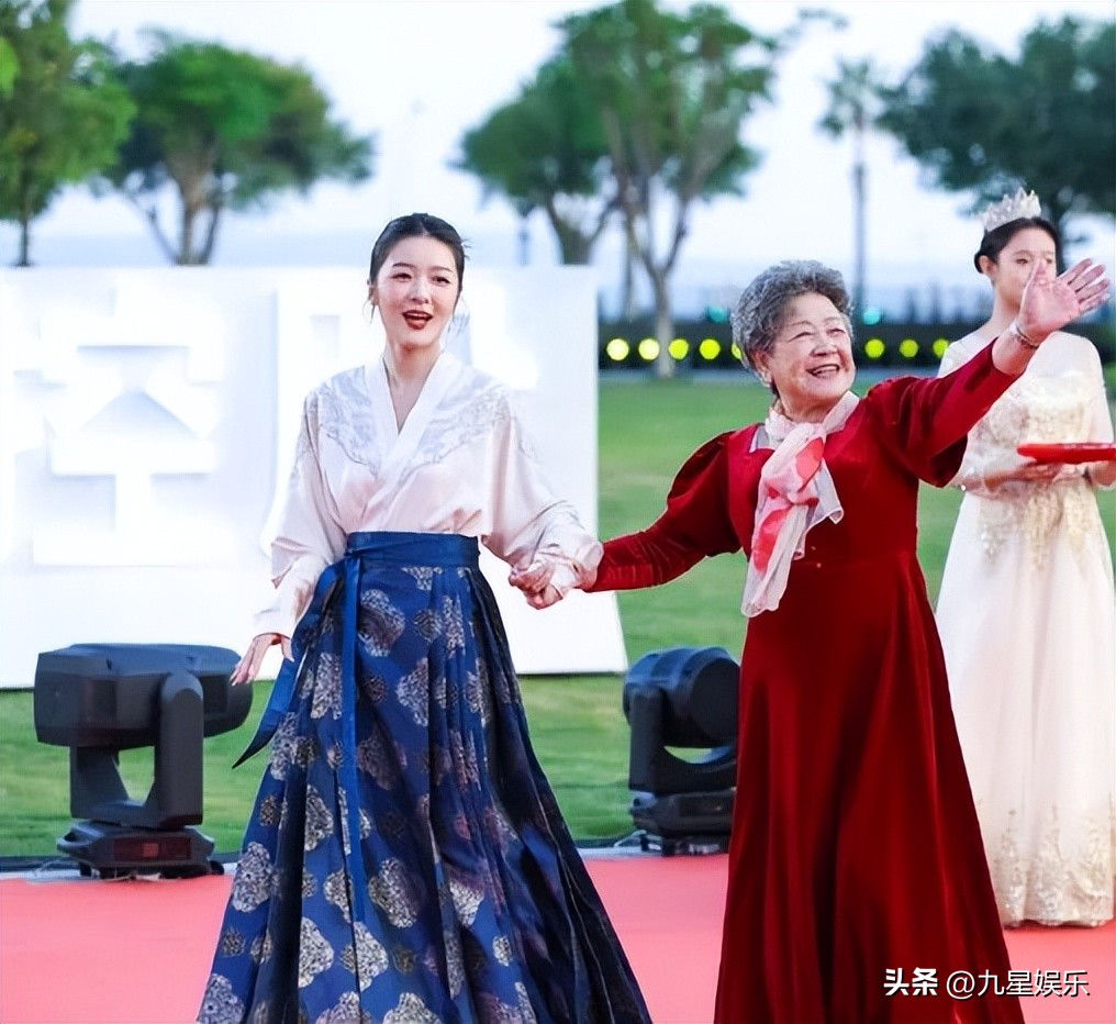 The pictures of female stars of the Golden Rooster Award, all of them ...