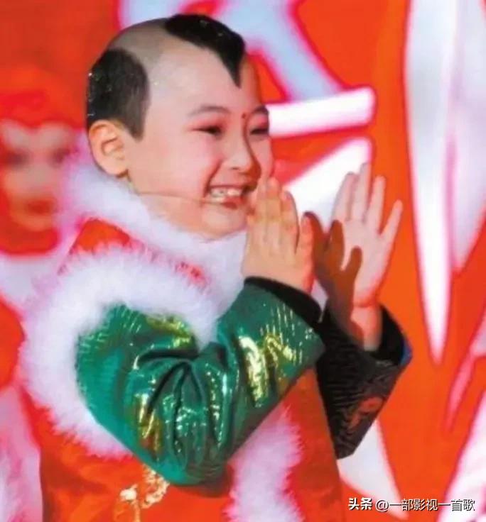 New Year's picture baby Deng Minghe, who attended the Spring Festival ...