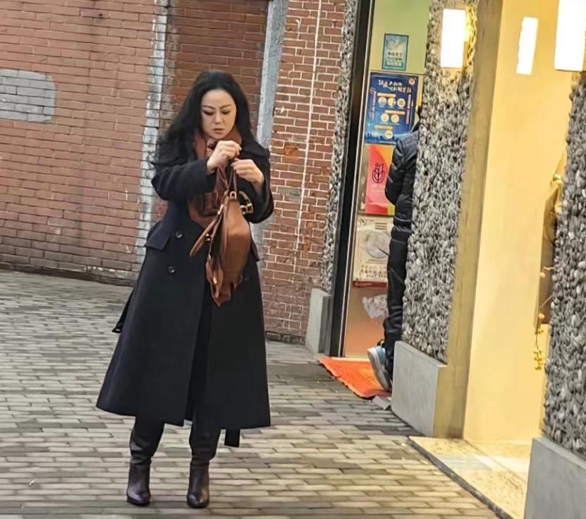 59-year-old Zhang Xiaohui was met by chance on the streets of Shanghai ...