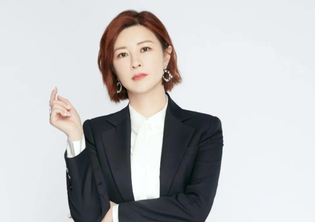 Ren Zeping talks to Du Hua in the celebrity lounge: new communication ...